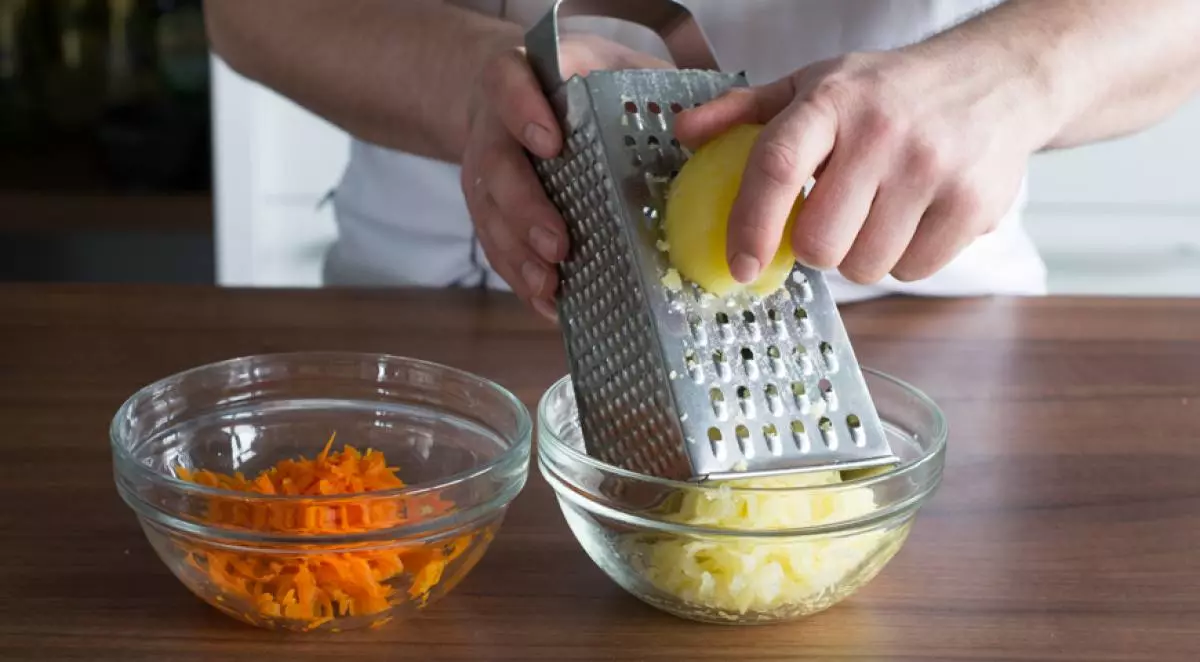 Mimosa salata s konzerviranim ribom, soda krumpirom i mrkvom na grateru