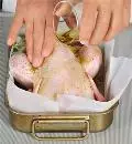 Stock Foto kuhanje recept: pečena piletina s kruhom ukras, korak 3