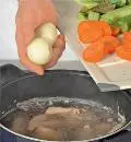 Foto de stock Receita de cocción: sopa de pollo con boliñas, paso número 2