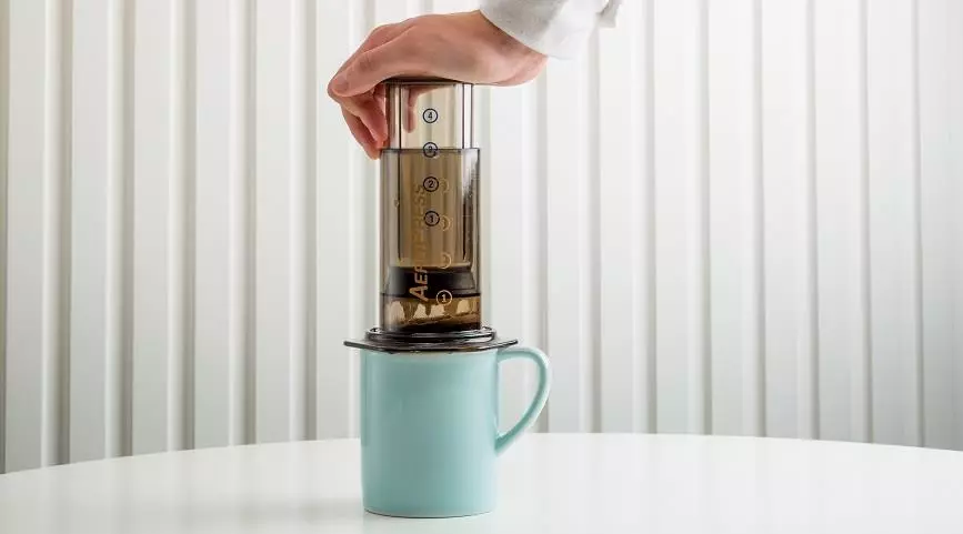 Hvordan lage deilig kaffe uten kaffetrakter? Profesjonelt råd 94875_8