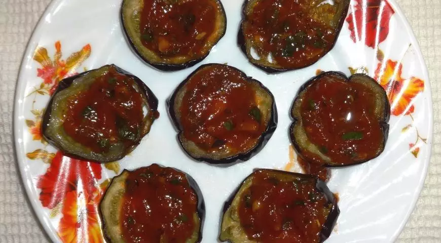 រូបថតនៃរូបមន្ត: អាហារសម្រន់ពី eggplants និង mozzarella ជំហានលេខ 9