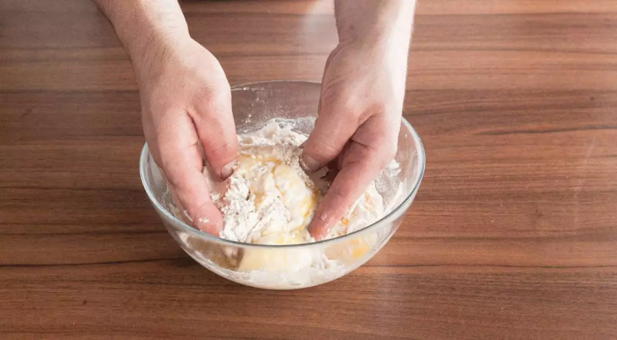 Bolinhos com queijo cottage, adicione óleo cremoso e creme azedo