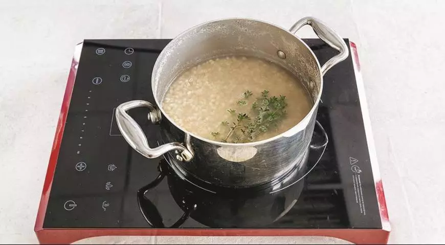 Stock Foto Cooking Recipe: Lúa mạch chiên với rau, bước số 2