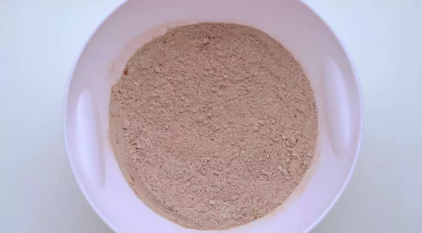 Pomiješajte suhe sastojke za kuhanje mršavih kolača