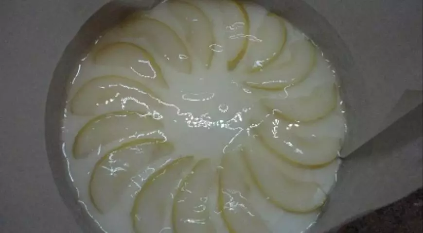 Photo of the preparation of a recipe: a cottage cheese with pears, step number 4