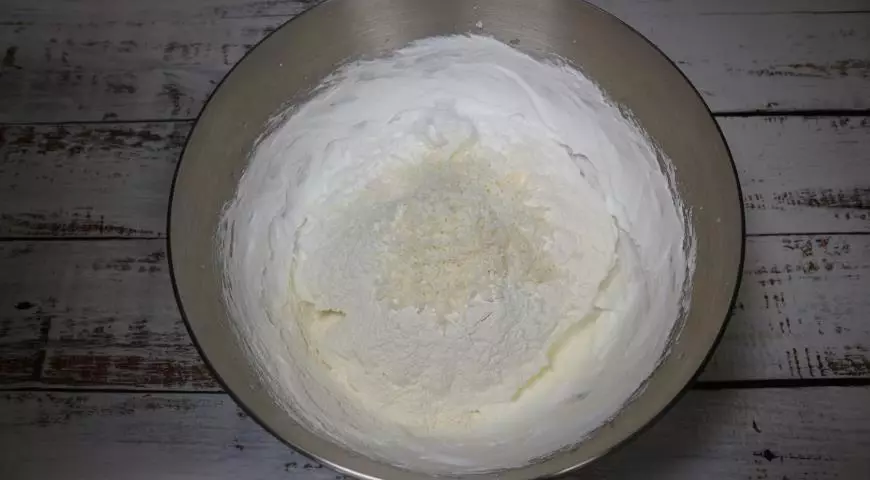 Sugar û Flour li ser zeviyên proteîn zêde bikin