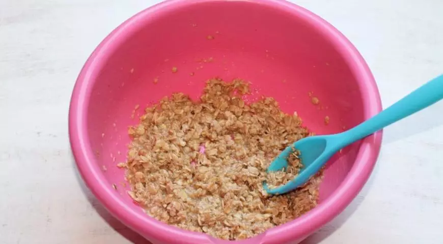 Photo Cooking Recipe: Honey Granola na may kanela at pinatuyong prutas, Hakbang No. 3