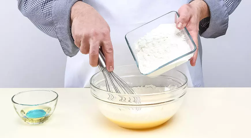 Foto foto gatavošanas recepte: pankūkas uz piena, 2. solis