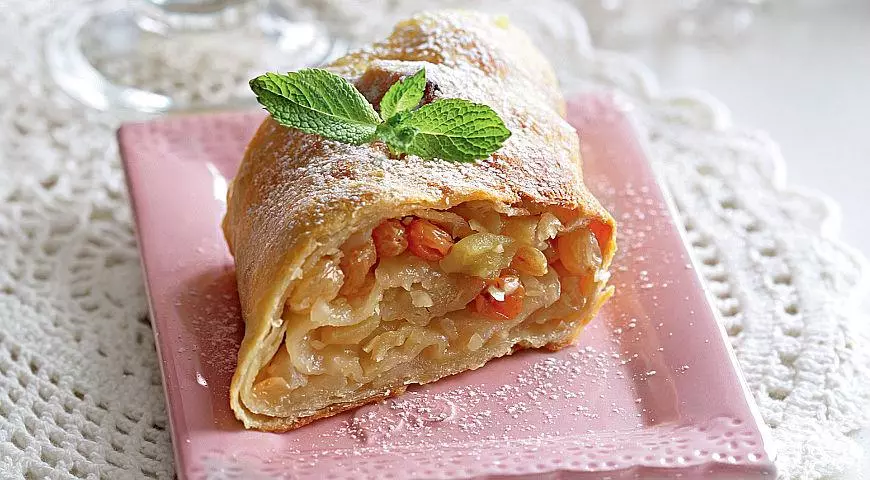Strudel with apples