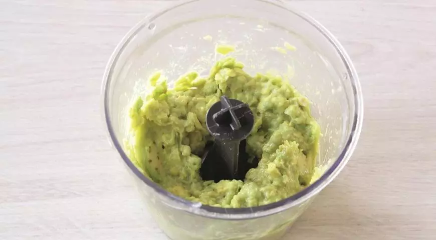 Litrato sa resipe: avocado salad nga adunay pipino sa 15 minuto, lakang numero 1