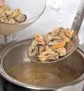Litrato sa resipe sa pagluto: salad nga adunay mga mussel ug mais, lakang numero 2