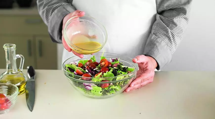 Prvi senf za prepuštanje francuske salate