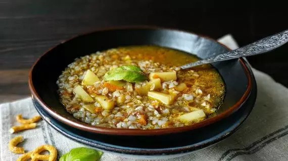 Sup sareng sungkasna sareng kentang, ngaléngkah-demi-undur sareng poto
