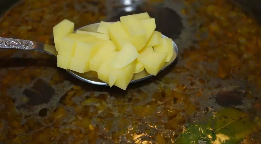 Сүрөт бышыруучу рецепт: буквхат жана картошка менен шорпо, 4-кадам
