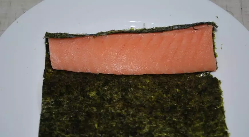 Foto de stock Receita de cocción: ensalada con salmón, espinaca e manga, paso número 3